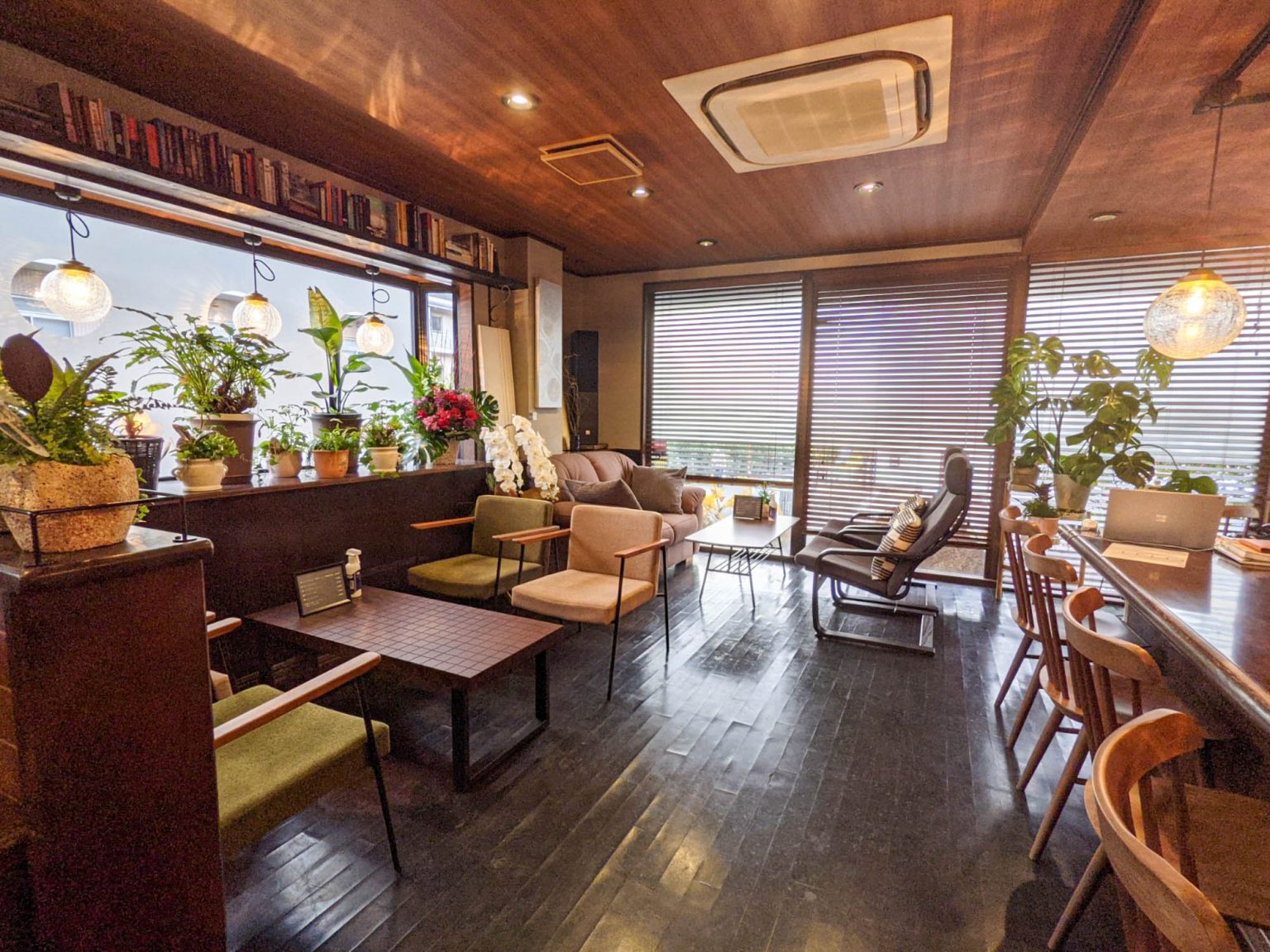 男山病院そばに「THREE-STAR-COFFEE」って喫茶店ができてる。サンゴで焙煎したコーヒーが飲めるお店。間借り的な利用も - 枚方つーしん