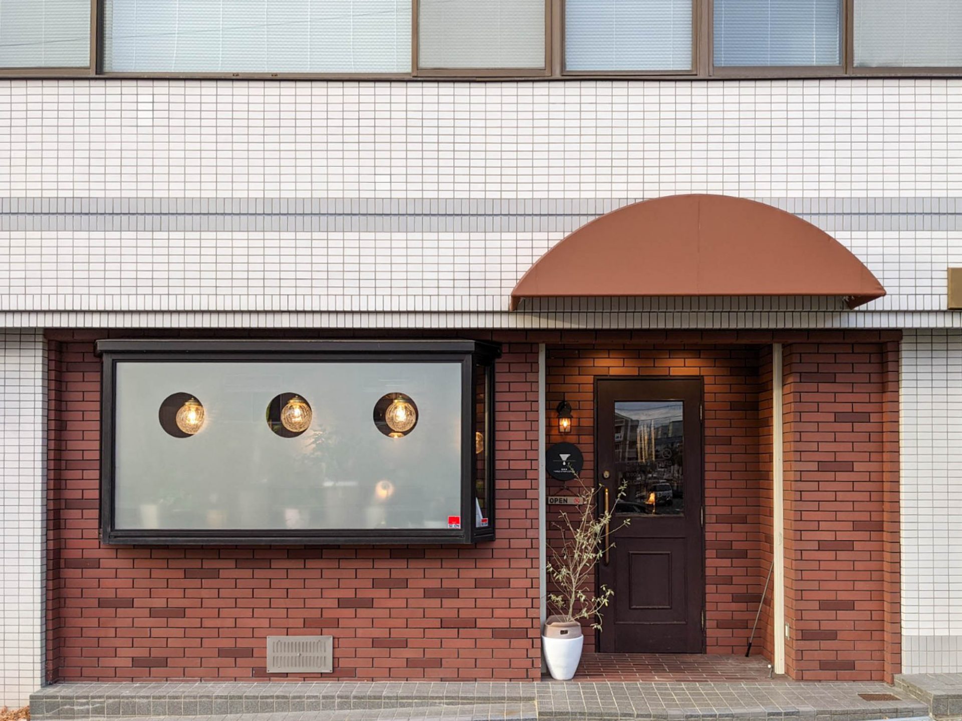 男山病院そばに「THREE-STAR-COFFEE」って喫茶店ができてる。サンゴで焙煎したコーヒーが飲めるお店。間借り的な利用も - 枚方つーしん