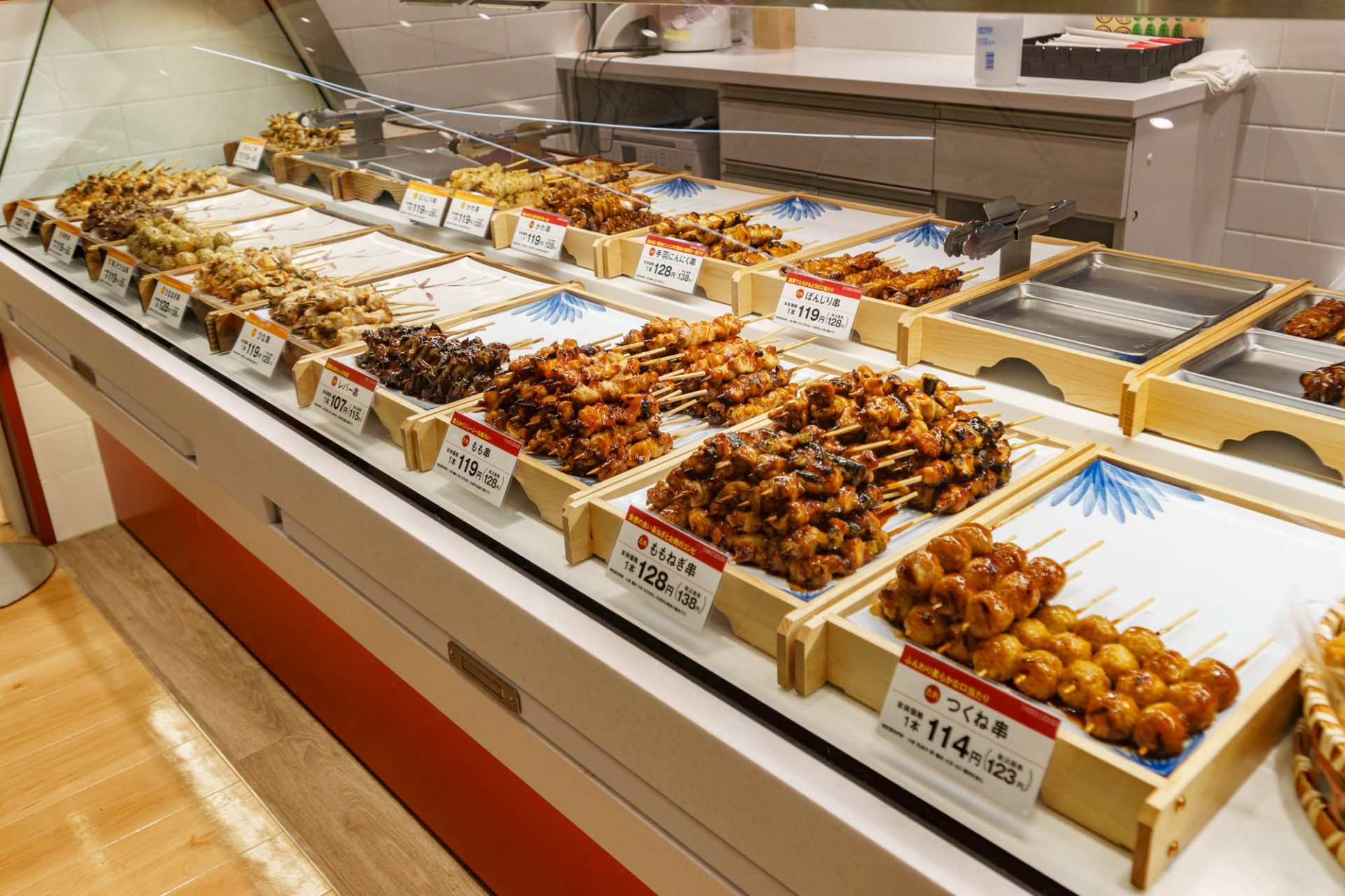 くずはモール「日本一」で焼鳥を全種類買い！目と鼻ふさいで種類当てられるか【ひらつーコラボ】 - 枚方つーしん