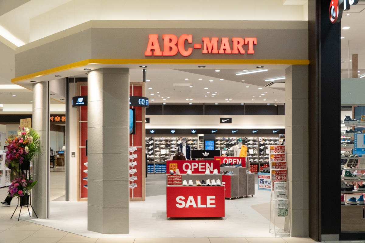 くずはモールの「ABC-MART メガステージ」がリニューアルオープンしてる - 枚方つーしん