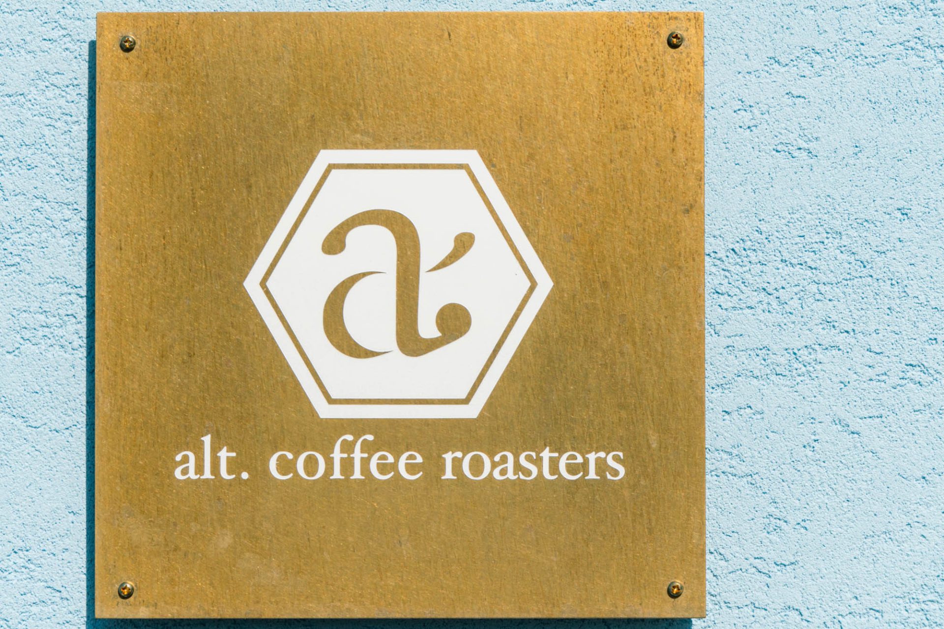 石清水八幡宮駅ちかくにつくってたカフェ「alt.coffee roasters」がオープンしてる。ワンちゃんとの利用OK - 枚方つーしん