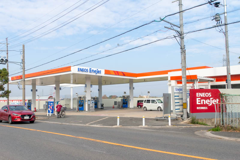 307号線ぞい津田北町にあるガソリンスタンド「ESSO」が『ENEOS』になってる - 枚方つーしん